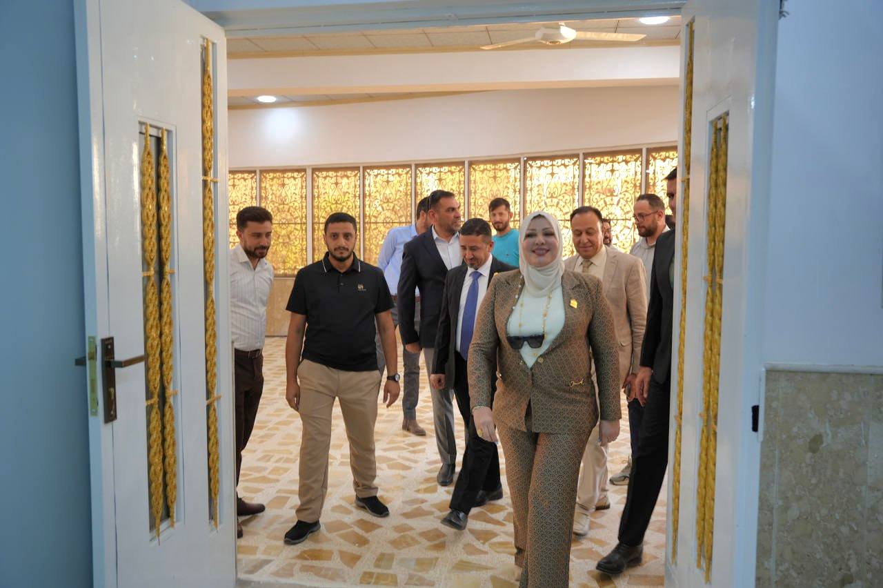 The President of Northern Technical University visits the library of the Technical Engineering ...